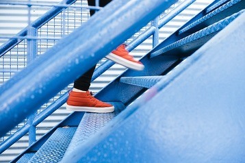 Simple Stair Climbing Workout For Beginners (10 Min Workout)